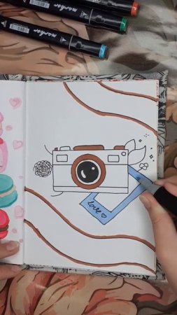 Плёнка весны: рисунок фотоаппарата в ярких цветах