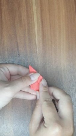 Мини клубника: оригами ягодка из бумаги #избумаги #ягодка #лето #оригами #рукоделие