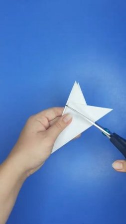Новогодний декор: Как сделать снежинку из бумаги