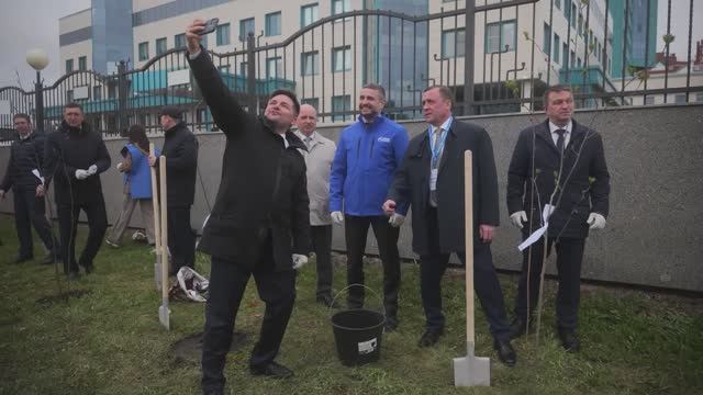 Сад памяти на Совете руководителей: новые деревья на Аллее газовиков