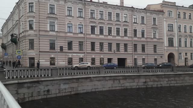 Львиный цепной мостик через канал Грибоедова - визитная карточка Санкт-Петербурга.
