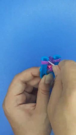 Как сделать яркий браслет из резинок: пошаговое руководство #как_сделать #своими_руками  #diy