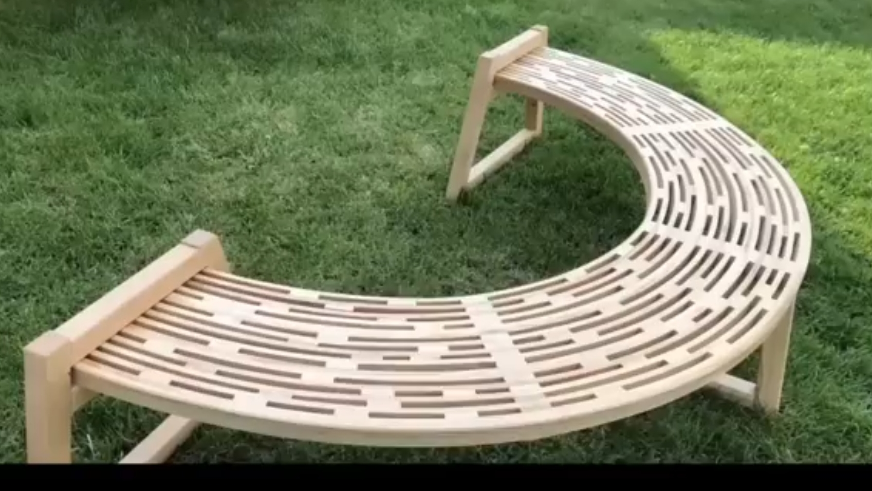 Удобная скамья.