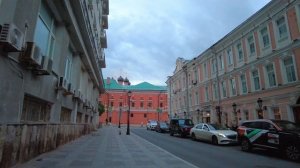 🚶 Прогулка по улице Петровка — сердце старой Москвы, атмосфера уюта, вечерние огни и история ✨🕌