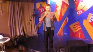 Юрий Тубольцев читает цитаты на Открытом Микрофоне-Марафоне Гриши Мовшица 17.07.2025 г.