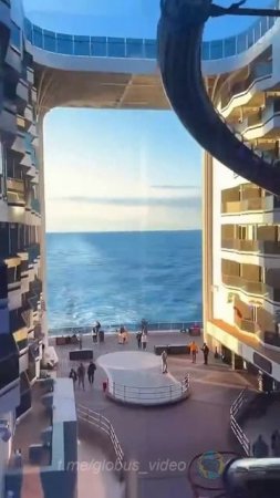 Круизный лайнер MSC Divina.