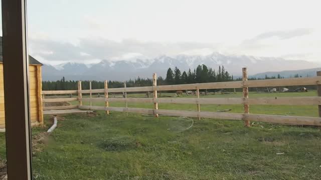 Алтайское жилье - аил (село Курай, республика Алтай).
