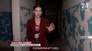 Некогда популярное у горожан здание аптеки в Алуште превратилось в помойку