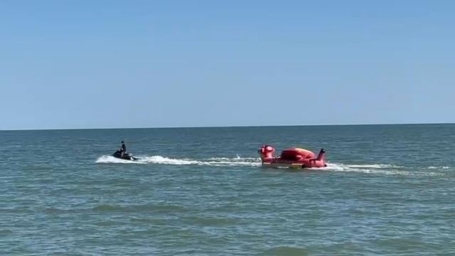 Катание на бананах в станице Голубицкой на Азовском море