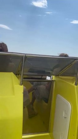 На самом деле, мы не просто подруги — мы коллеги!
Трудимся онлайн, мы — директологи.
