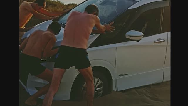 Песчаная ловушка: Когда пляж превращается в испытание для водителя!