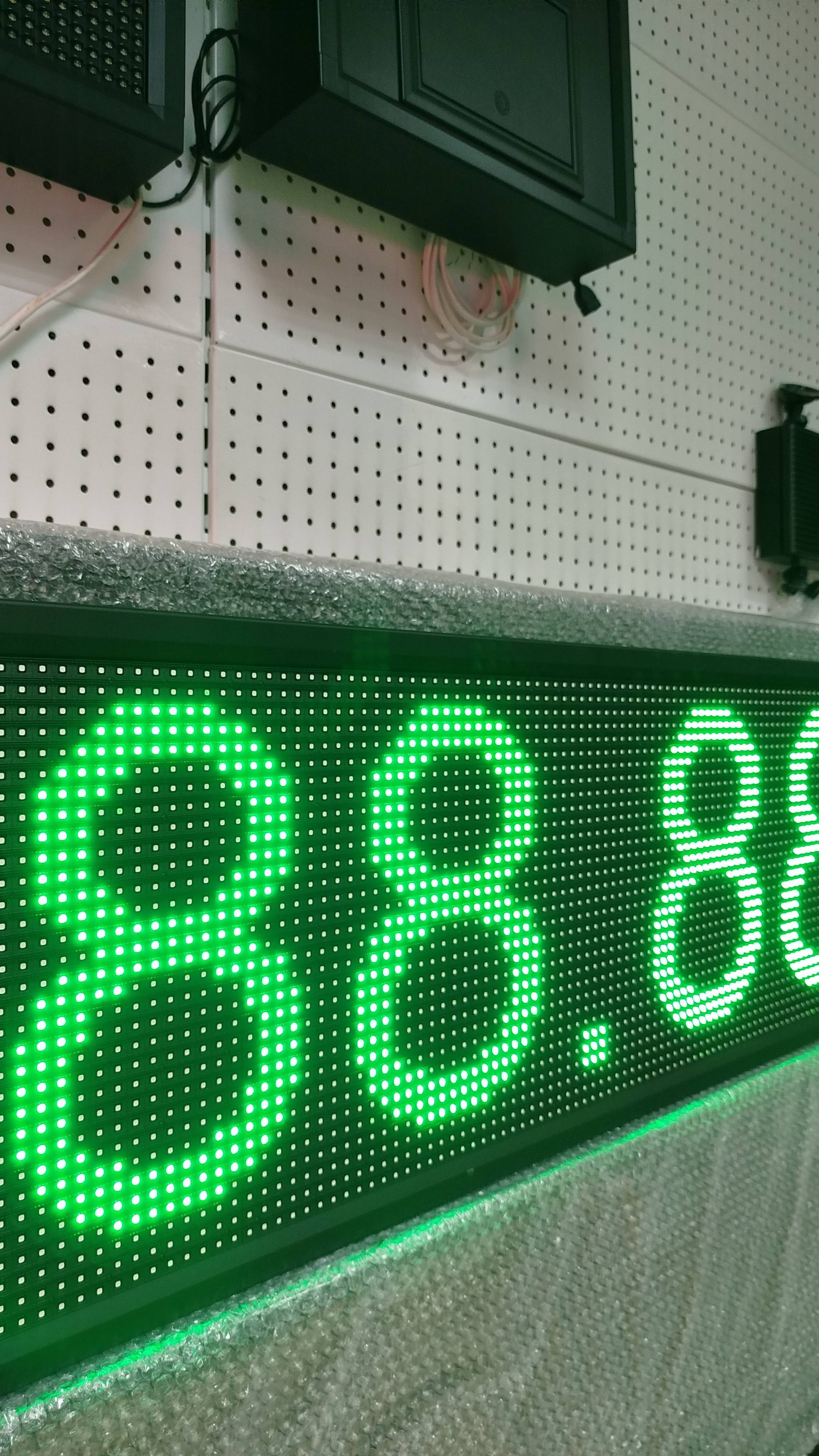 Универсальное ценовое табло для установки в стелы АЗС 4-разрядное и 5-разрядное ledmig.ru