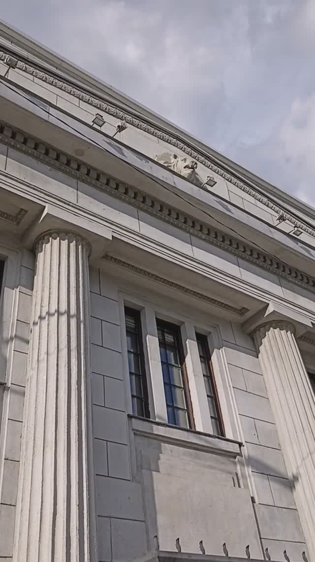 Здание банка 1930 года в Южно-Сахалинске