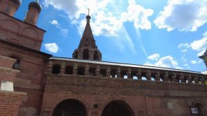 🌇 Атмосферная прогулка по Крутицкому подворью — скрытая красота старой Москвы в летнем закате 👣🕍