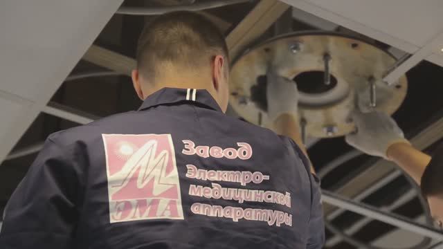 Светильник операционный двухблочный ЭМАЛЕД 500/500 — монтаж и установка
