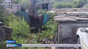 Заливает баню и огород: кемеровчанка просит перекрыть идущую по участку общую трубу