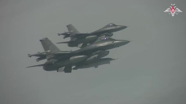 Ту-95мс выполнили плановый полет в воздушном пространстве над нейтральными водами Берингова моря