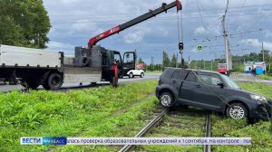 Автомобиль на рельсах, кража продуктов и побег от ГИБДД: сводка происшествий по Кузбассу