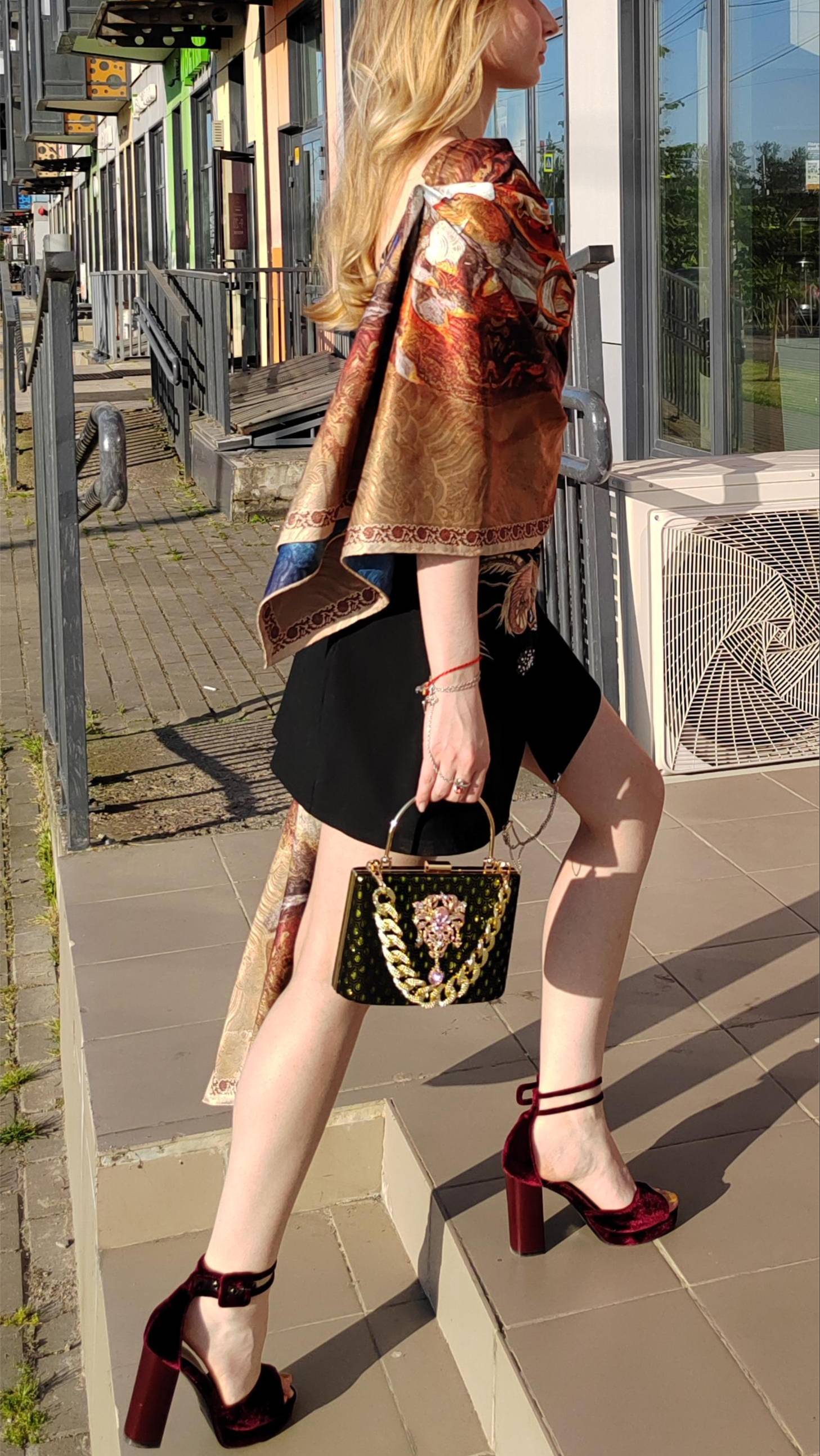 Клатч-бокс женский, трапеция. Изделия из кожи. СКСтиль. Видео обзор клатч-бокса: Чёрный, золото.