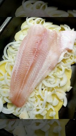 Тилапия с картошечкой в духовке