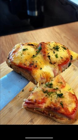 Горячий бутерброд 🥪 
Вкусный завтрак за 10 минут 🥰