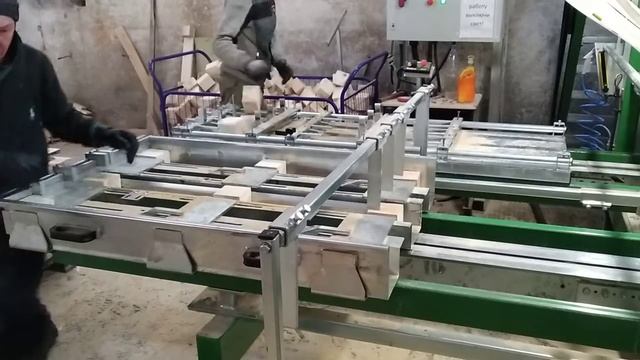 секция сборки поддонов, гвоздильный аппарат