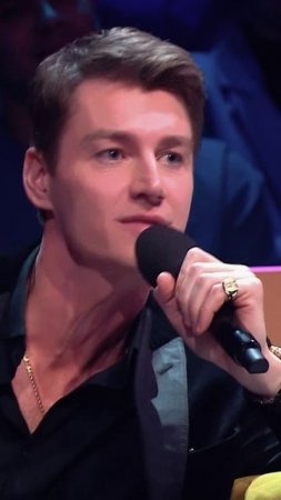«Алексей Воробьев пытается в слезах мычать на своем концерте»