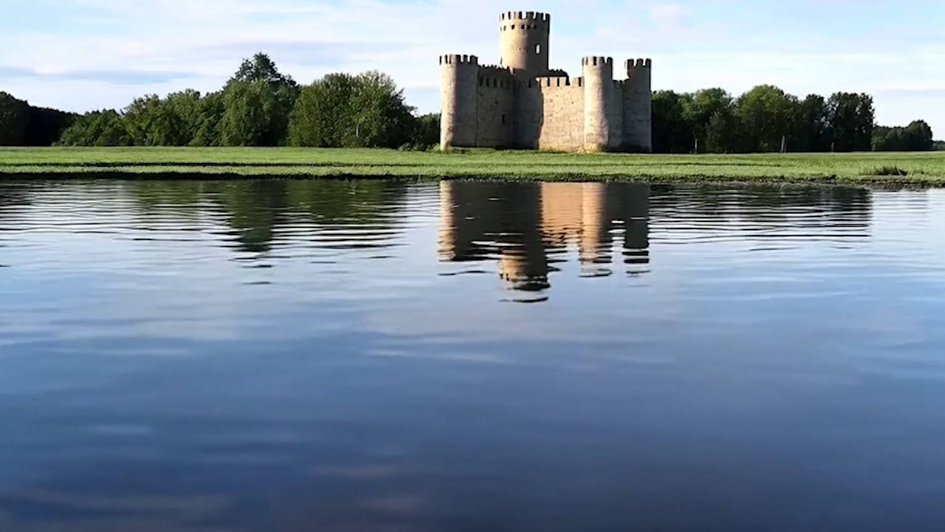 Каменный страж под дождём — Баллада о старом замке | Готическая музыка | Мистическая песня о тайнах