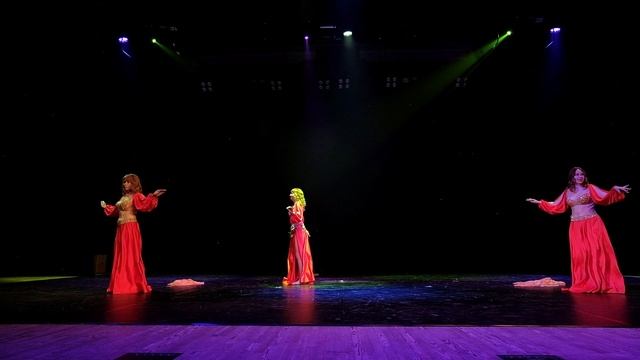 Группа восточных танцев.