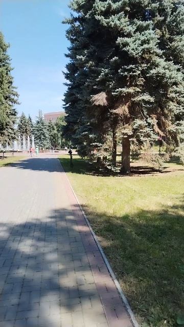 Драм. театр и фонтан. Июль в Челябинске.