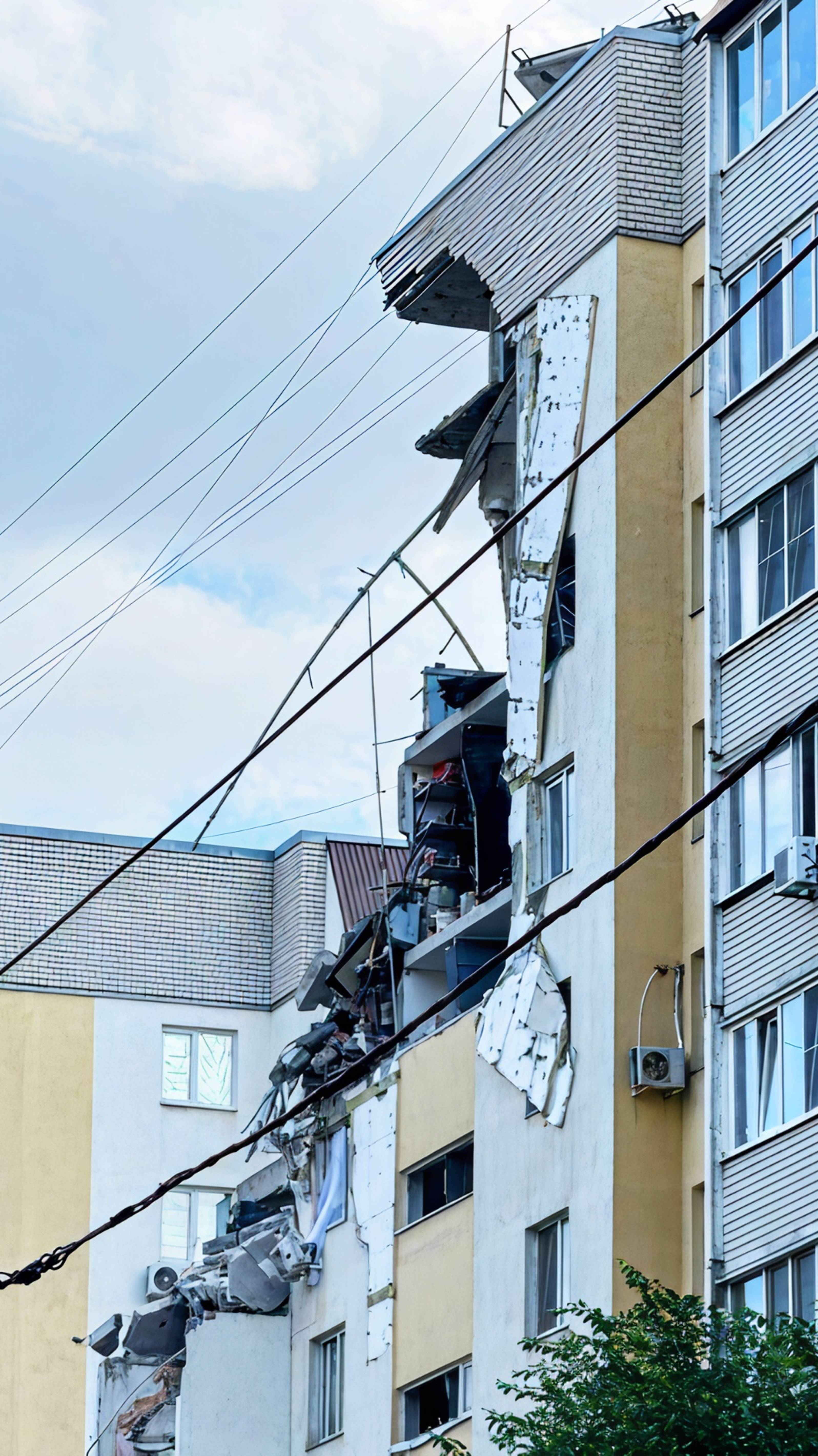 Взрыв газа и обрушение жилой многоэтажки в Саратове😔
