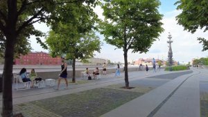 🌿 Летняя прогулка по парку «Музеон» в Москве — искусство, природа и атмосфера у набережной 🚶♀️🎨