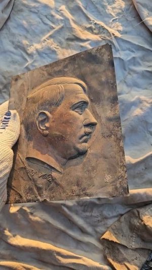 Это точно ОН не показалось? Находка с чердака. #metaldetecting #Адольф  #история #коп