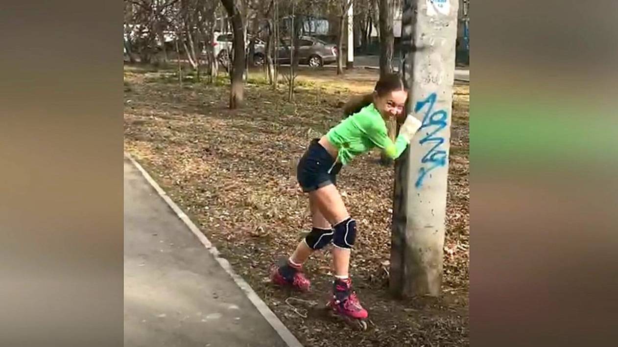 Как я училась кататься на роликах😂😂😂 #сезонконтентаRUTUBE