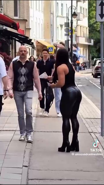 Возьмите флаерок😂