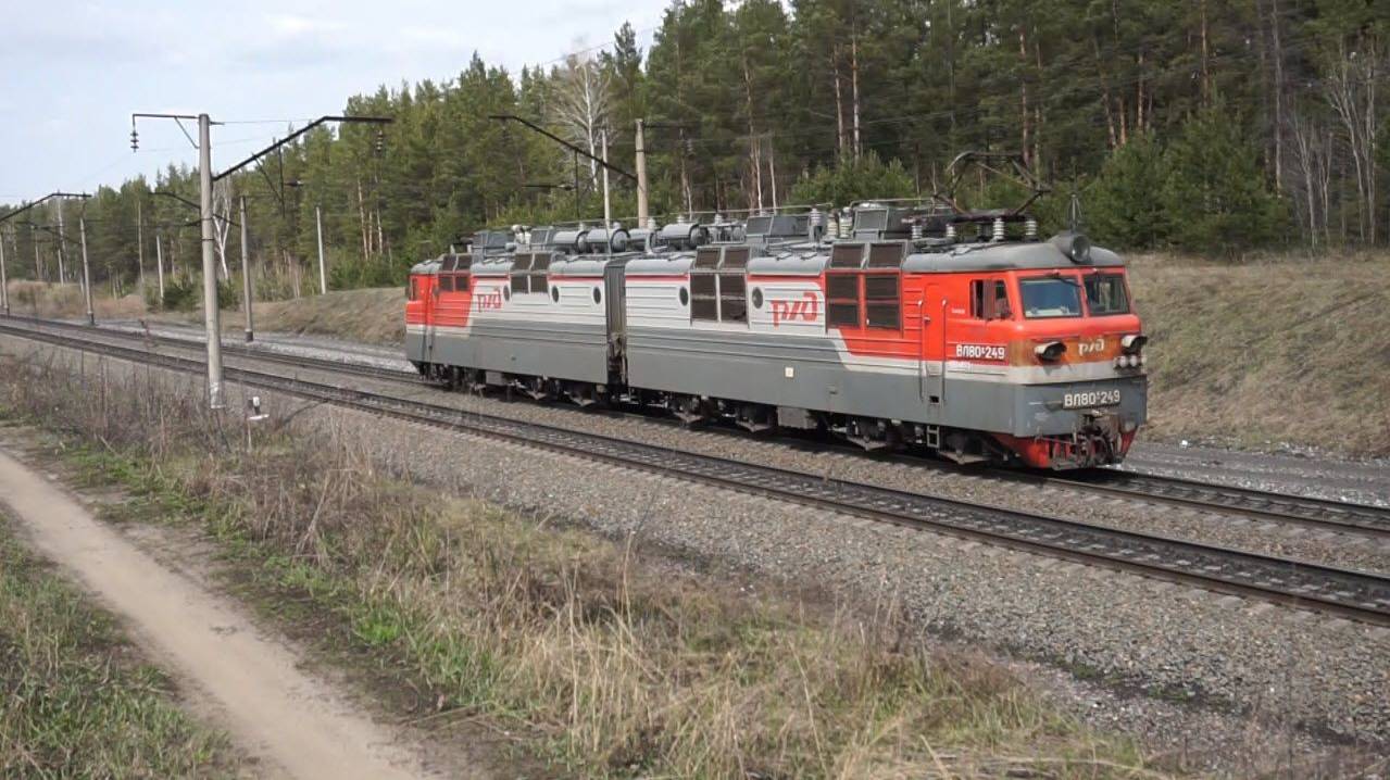 Электровоз ВЛ80С-249 резервом.