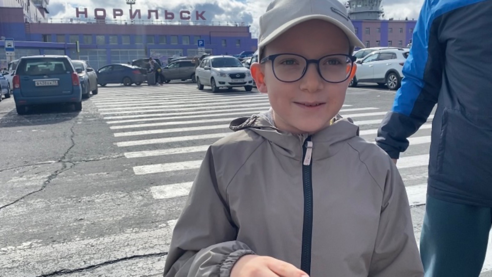 Норильск/ Ул.Севастопольская/Встречаем Мирона из отпуска.
