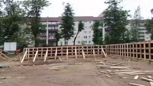 Нацпроект, реконструкция на месте старой застройки и сада.