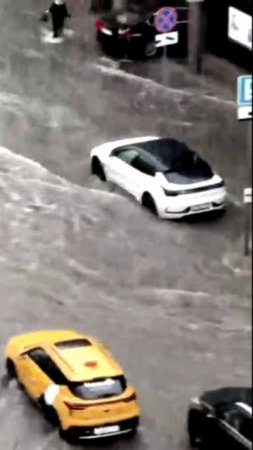 Проливной ливень в Москве глазами очевидцев