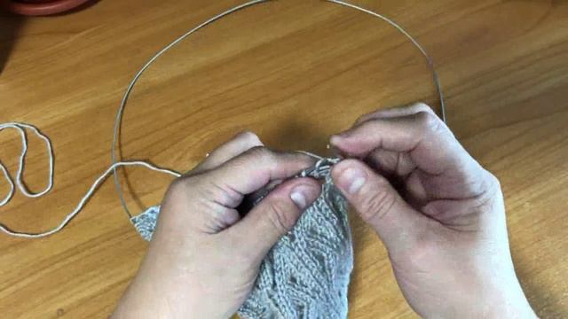 Сегодня повяжем узор спицами для плечевых изделий