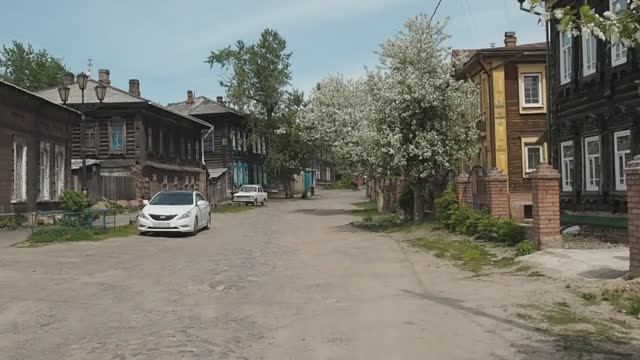 Исторический центр Томска (улица Бакунина) - старинные дома.