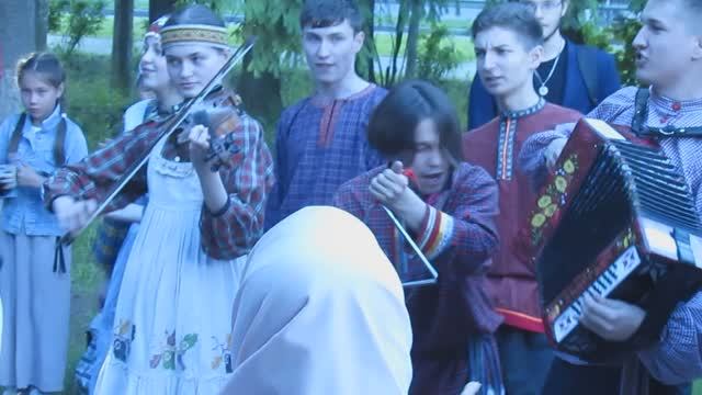 чувашская песня. анс. "янтал". концерт на улице