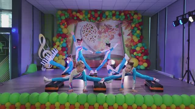 👶 Танец на степ-платформах: Начальная школа | Ритмика и движение 🎭