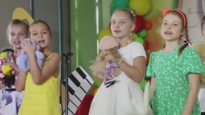 🌈 Песня «В небе радуга-дуга»: Выступление начальной школы | Детская музыка 🎭