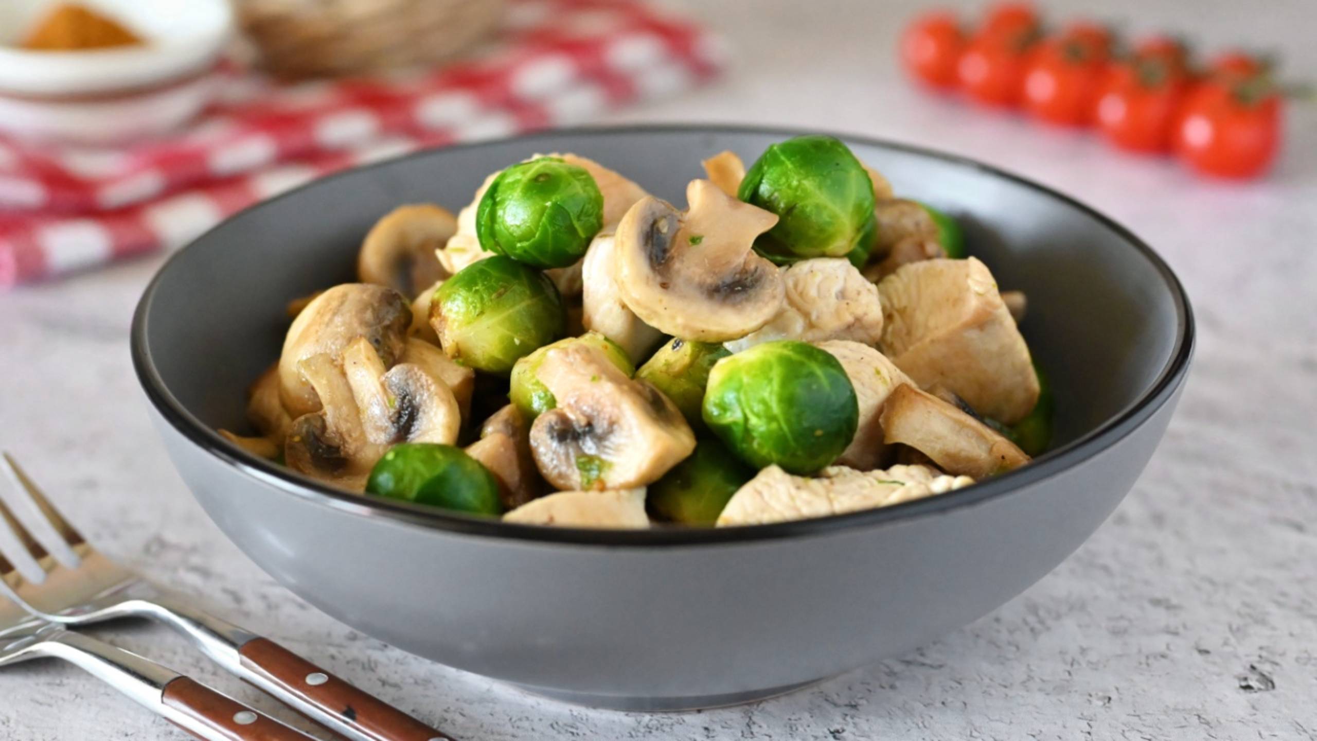Ужин за 30 минут: брюссельская капуста с курицей и грибами — вкусно, полезно,  просто объедение!