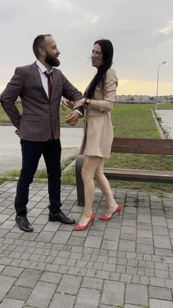 Серьёзный )