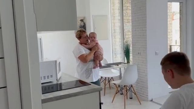 Алина и Юля с детьми в Сочи.