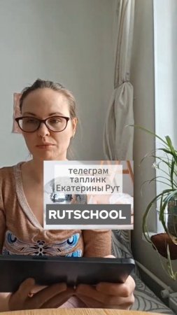 🟡Ползает на четвереньках, встаёт в планку на носочки