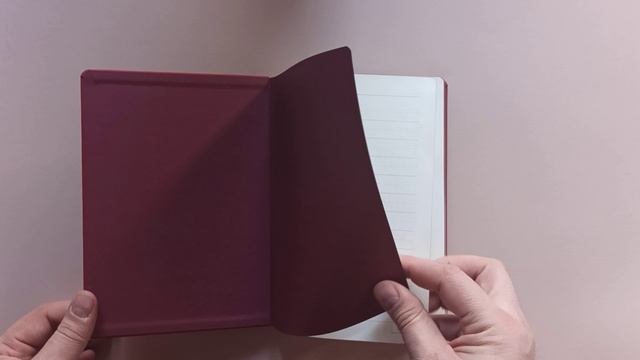 Блинтовое тиснение логотипа на готовых ежедневниках