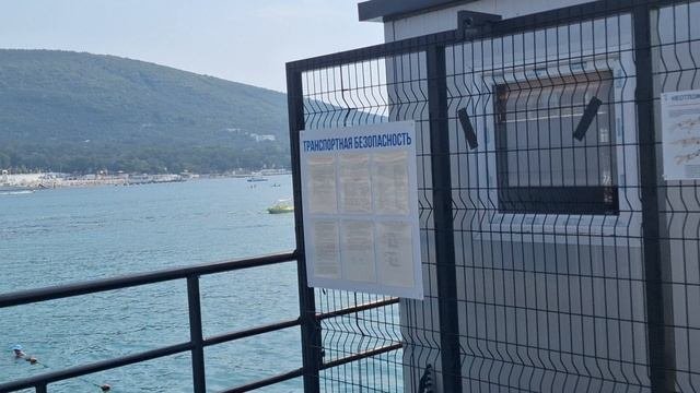 ЧП на курорте , горит лес в горах